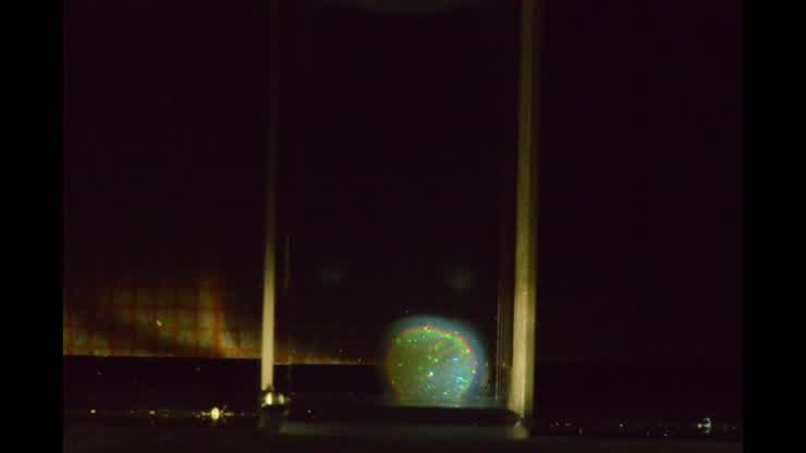 08_physics_colloidal_suspension_illumination_drop